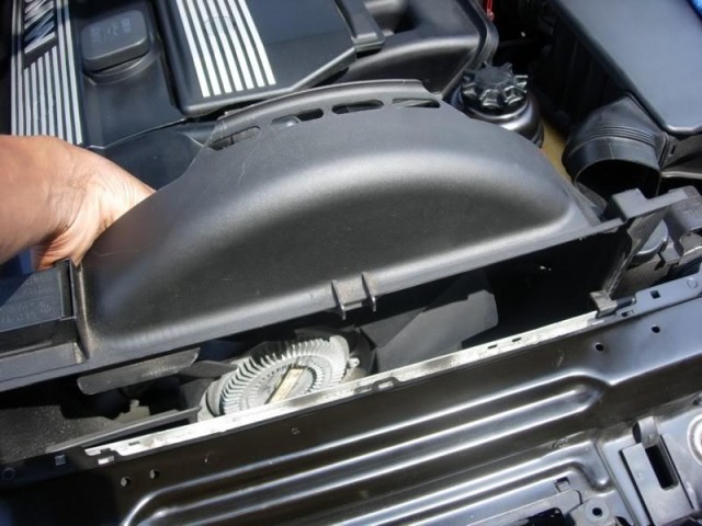 BMW E46 Fan Clutch Removal & Engine Belts Change For Automatic Cars by ...